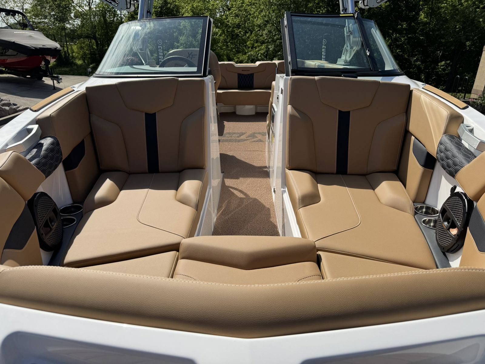 2025 MasterCraft XT24 - Current Watersports